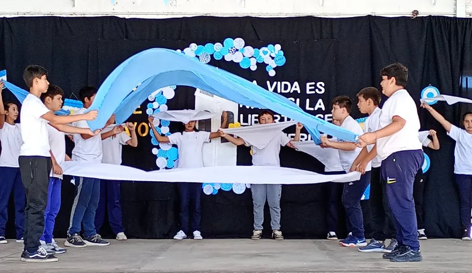 Acto por la Revolución de Mayo en la Escuela 435 de San Javier